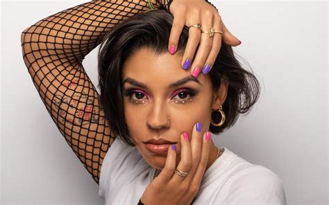 Six Reasons To Choose A Cnd Shellac Manicure Pacific Nail And Beauty