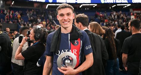 Psg Loffre Inattendue De Manchester United Pour Ugarte