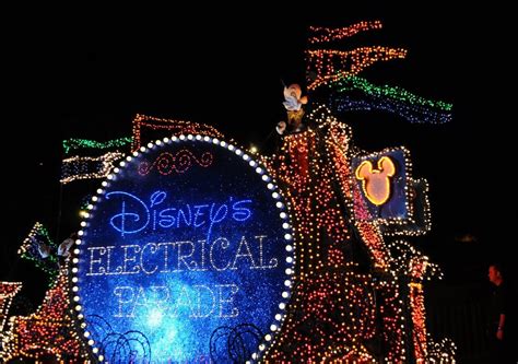 Walt Disney World Parade Guide Main Street Electrical Parade At Magic Kingdom