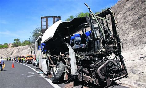 Choque En Autopista Deja 16 Muertos