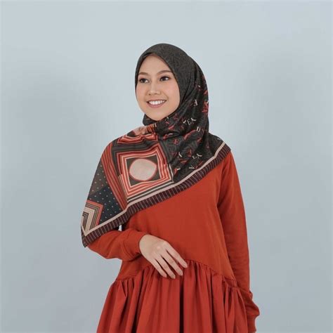 Jual Hijab Deenay CARTA Red Shopee Indonesia
