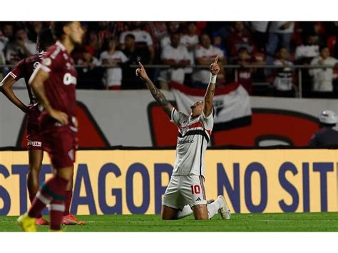 Carrasco decisivo e nos braços da torcida Luciano aumenta cada vez mais sua importância e