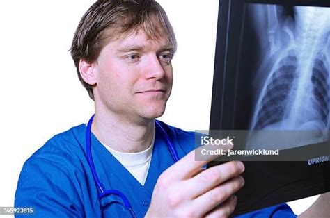 숫나사 담담의 루킹 X선 X 레이에 대한 스톡 사진 및 기타 이미지 X 레이 간호사 건강 진단 Istock