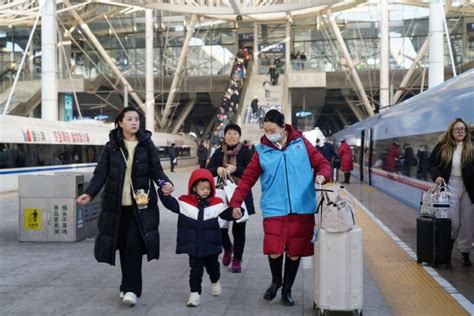 守护“暖冬” 青年铁路人在行动新闻频道中国青年网