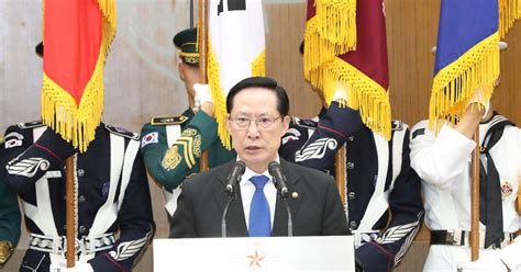 계엄 문건 관련 서명 강요 송영무 前 장관나는 모르는 일 혐의 부인