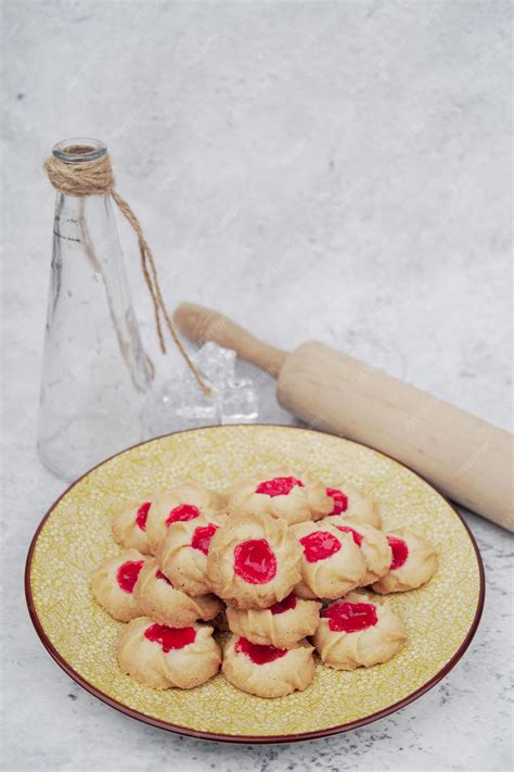 Premium Photo Malaysian Kuih Raya Called Strawberry Butter Cookies