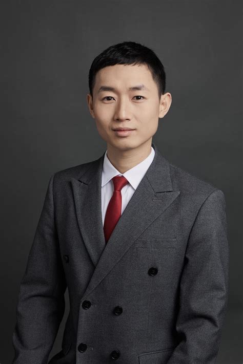 Lingnan University Scholar Prof Xiao Hangs Groundbreaking Discovery In