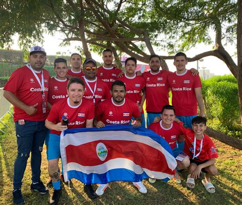 Ticos Viajaron A Apoyar A La Sele Y Terminaron Jugando Su Propio Mundial