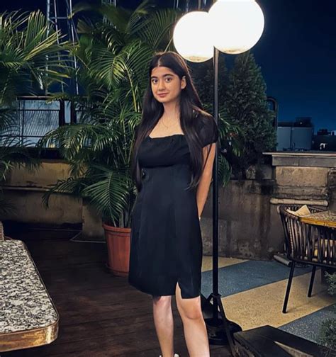 Janshi Dayal Instagram Star Age Biography Hometown