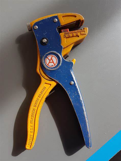 Can Anyone Identify These Wire Strippers Rtools