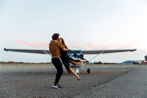 Фото Парень держит девушку на руках фотограф Алексей Пилипенко