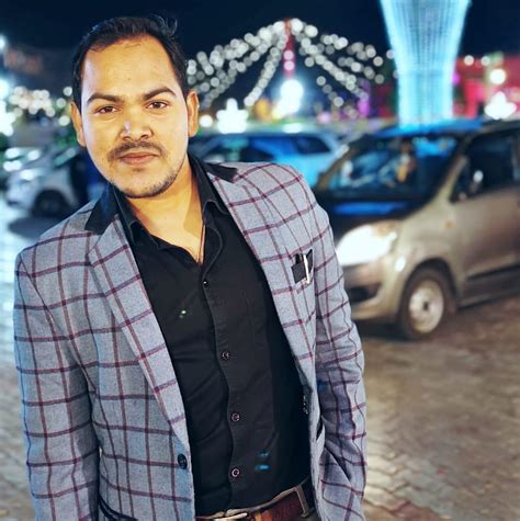जब भी आपको किसी टमाटर की सतह पर दो सुराख नजर आए तो उसे न खाने की सलाह