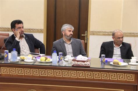 انجمن صنفی تولیدکنندگان کاشی و سرامیک کشور نشست مدیران کارخانجات کاشی و سرامیک یزد با استاندار