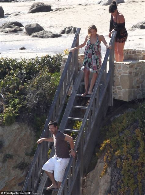 Leann Rimes Enjoys Romantic Stroll With Husband Eddie Cibrian Daily