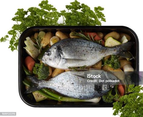 新鮮な海の魚切り取られた白い背景に切り取りパス カニのストックフォトや画像を多数ご用意 カニ カラー画像 テーブル Istock