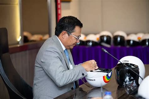 ยามาฮ่าเดินหน้าโครงการหมวกกันน็อกขนาดเล็กเพื่อสังคม ส่งมอบหมวก