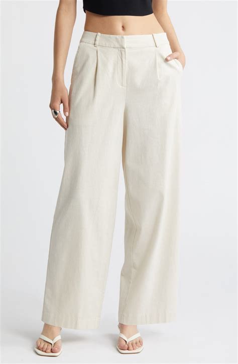 8 Chic Outfits With Wide Leg Pants To Wear On Repeat