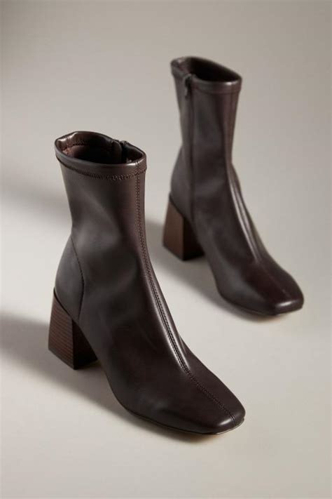 사일런트 D 카바나 부츠 앤트로폴로지 한국 공식 스토어 유니크한 여성 패션 및 라이프스타일 편집샵 200개이상의 프리미엄 브랜드 여성 의류 액세서리 홈 인테리어