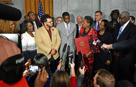 Man Who Disarmed Waffle House Shooter Hailed By Lawmakers