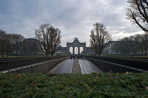 Parc Du Cinquantenaire In Brussel 벨기에 브뤼셀 수도 지역에 대한 스톡 사진 및 기타 이미지