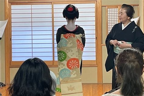 Geisha Experience In Kyoto Gion Culture Walk And Show Pelago