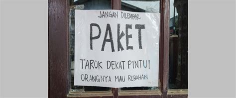11 Pemberitahuan Absurd Dari Pelanggan Untuk Kurir Paket Di Depan