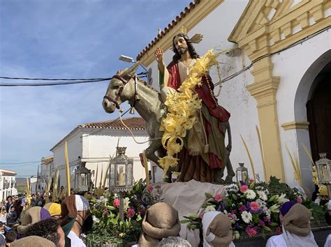 Domingo De Ramos La Semana Santa Se Inicia Con La ProcesiÓn De La Burrita Y JesÚs Orante En El