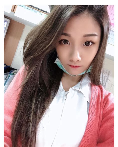 Cộng đồng Mạng Bất Ngờ Phát Hiện Ra Nàng điều Dưỡng Xinh đẹp ảnh Ngoài