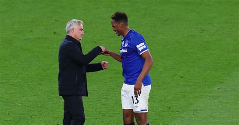 Yerry Mina Y Su Posibilidad De Competir En Italia Con José Mourinho