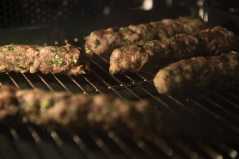 Чевапчичи в духовке с морковным салатом и кешью - пошаговый рецепт с фото