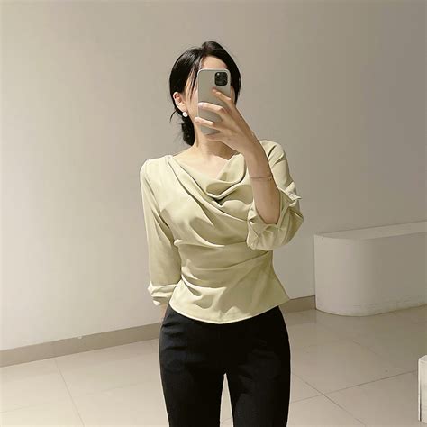 오브 모브 브이넥 드레이프 주름 셔링 블라우스