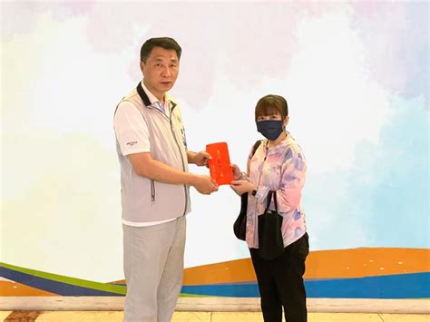 【視點新聞網】高雄市軍人服務站專員賴育韓醫院探視慰問李姓中士，祝福早日康復張永漢報導