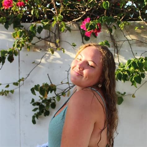 L I Z Z Le Clus Lizz Leclus • Threads Say More