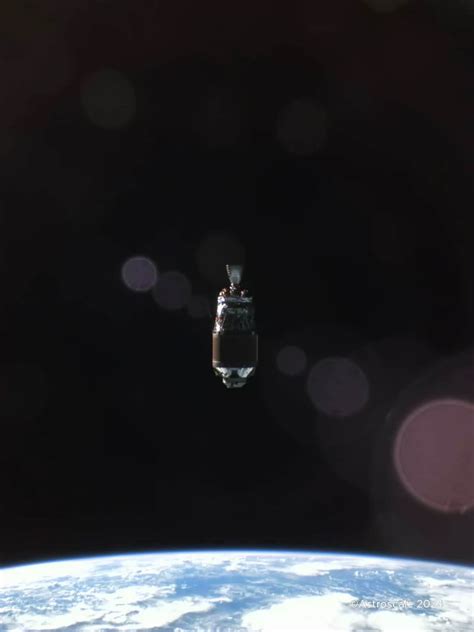 アストロスケールの実証衛星が大型スペースデブリの周回観測を実施