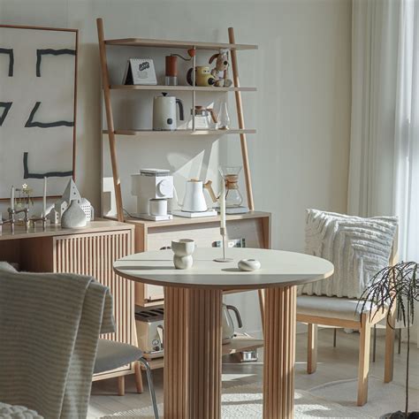 책과 커피가 함께하는 거실☕ 우드로 꾸민 알콩달콩 하우스 라이프스타일 슈퍼앱 오늘의집