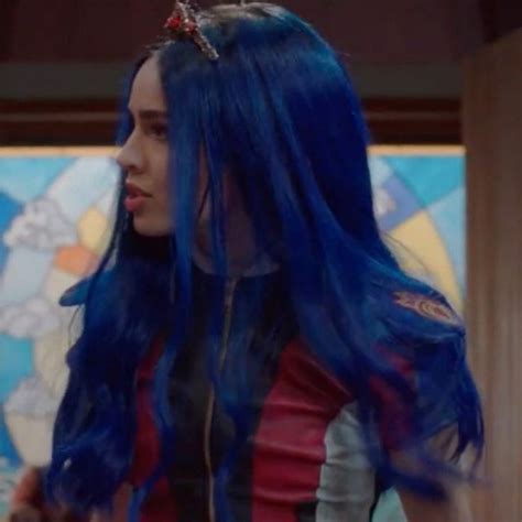 Pin By Leticiatanure Tanure On Disney Evie Descendants Disney Descendants Descendants