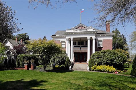 Russians Demand Flag Fly At Now Closed Consulate In Seattle