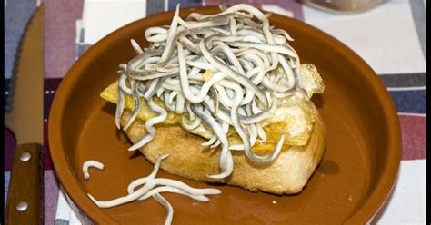 ANOTANDO SABORES TOSTA DE HUEVOS DE CODORNIZ CON GULAS