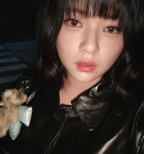트와이스 정연 유튜브 실버 버튼 받더니 얼굴살 쏙 빠진 근황 텐아시아