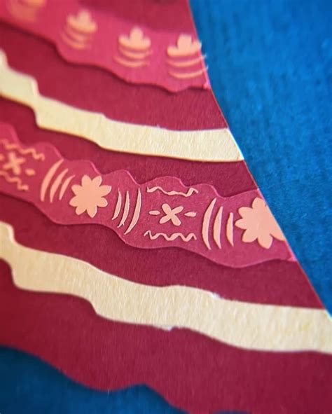 هنرمندی با استفاده از هنر کاغذ شخصیت های انیمیشن افسون را بازسازی می کند