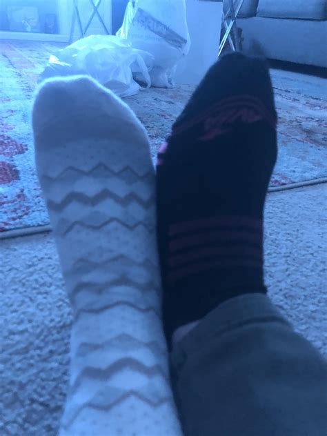 Chillin With My Friends 😉 Her Feet Are Bigger Than Mine 👉🏻👈🏻🥺 Scrolller