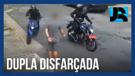 Dupla de criminosos se disfarça de entregador e rouba celulares na zona