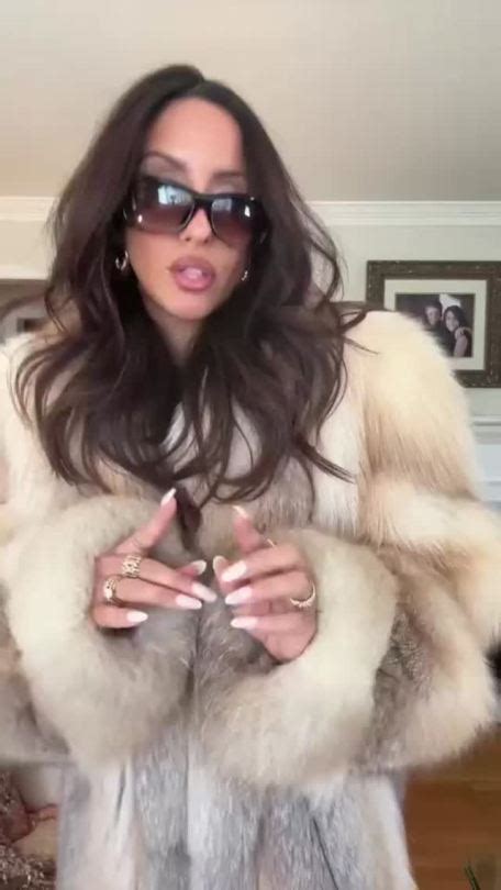 I ️ Women In Thick Fur Coats On Tumblr Video Tagged With Fur Fur Coat Fur Fetish