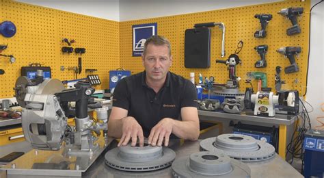 Tarcze Hamulcowe Nacinane I Nawiercane Q Service Castrol Warsztaty Samochodowe
