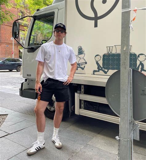 Pin By Omar On Outfits Adidas Samba Outfit Streetwear Men Outfits Mens Outfits