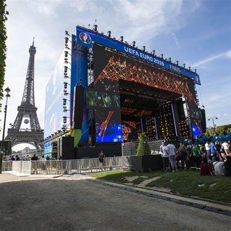 VIDÉO Euro impressionnant mouvement de panique dans la fan zone de Paris