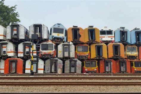 5 Bukti Foto Di Kuburan Kereta Stasiun Purwakarta Terkesan Vintage