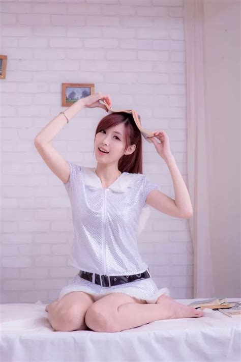 Cute Girl Iphone 4s Wallpapers Free Download