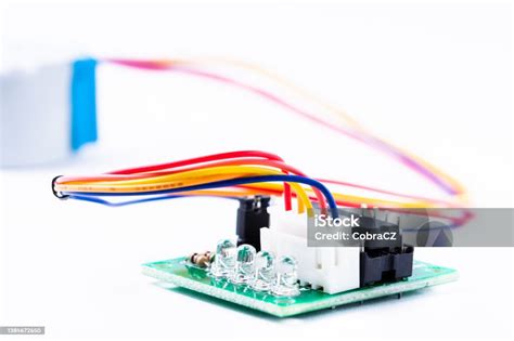 Closeup Controller Untuk Motor Stepper Untuk Arduino Terisolasi Pada Latar Belakang Putih Foto