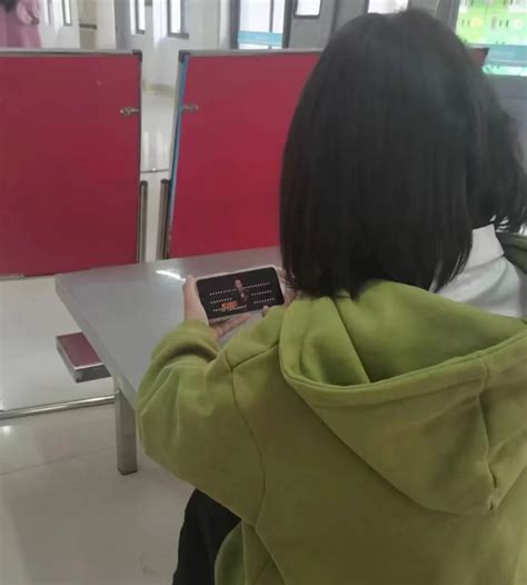 化学与生命科学学院组织观看—— 纪念毛泽东等老一辈革命家为雷锋同志题词60周年主题文艺晚会 苏州科技大学化学与生命科学学院